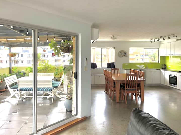Spacious Beach Apartment - Caloundra