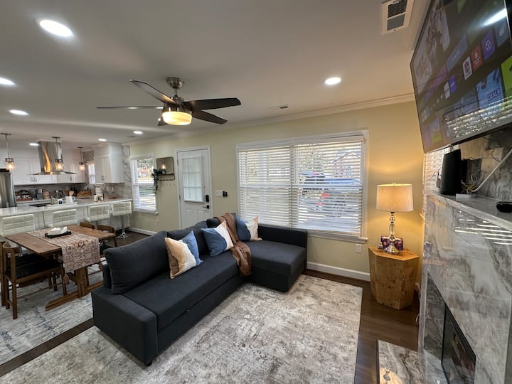Charming Ranch Near Downtown - Charlotte