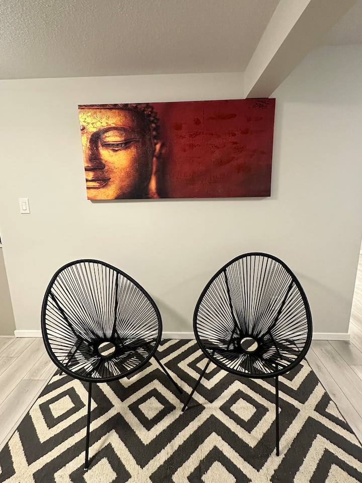 “New, Modern & Spacious Basement Guest Suite" - White City