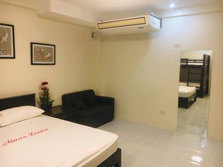 Marco Louise Family Room - Rosales