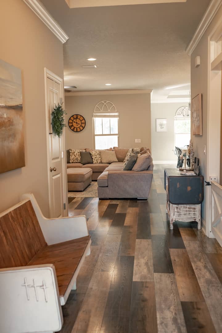 Spacious 4br Home-just 7 Min Drive To The Beach. - Navarre