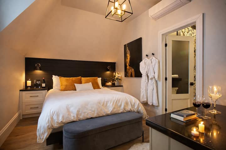 One Queen Bed 1 - Brockville