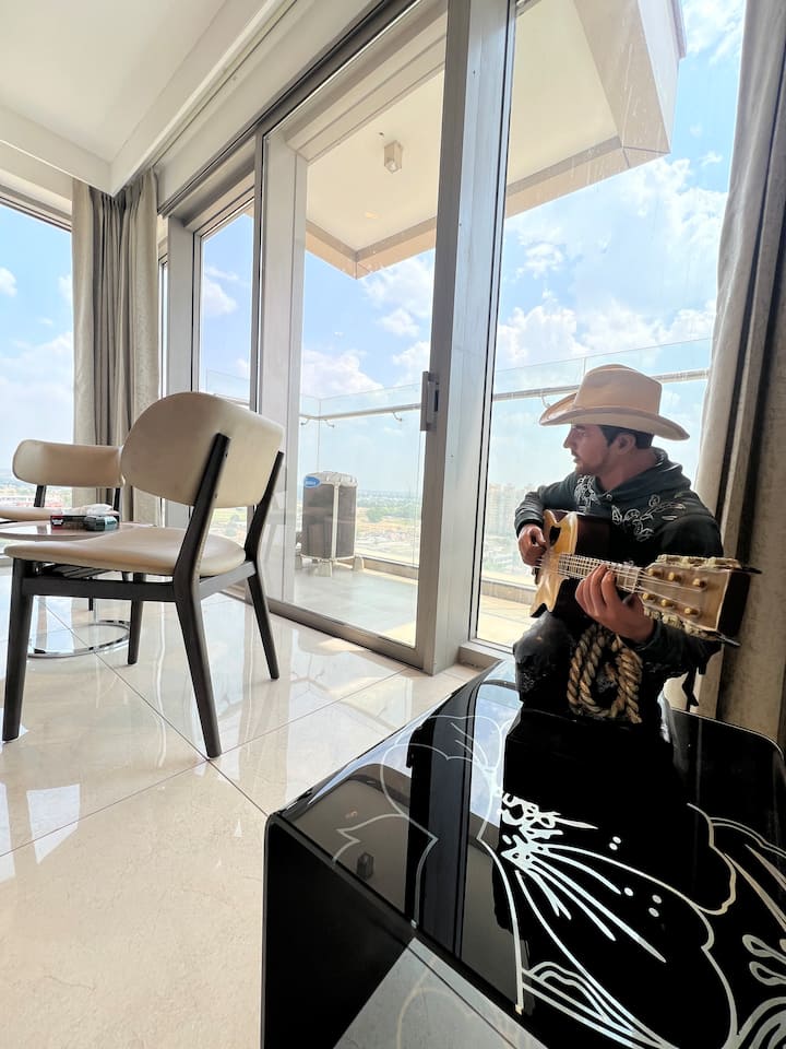 Luxurystudios Key6 -10th Floor- Cricket Pitch View - Gurgaon