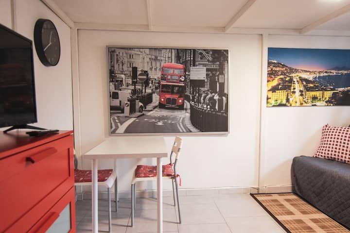 Metropolitan Station Room Lift - Neapel