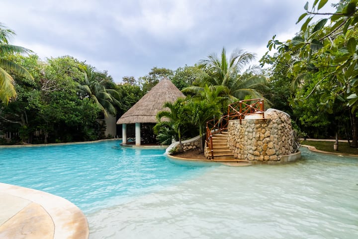 Villa Surrounded By Nature With Direct Pool Access - Playa del Carmen