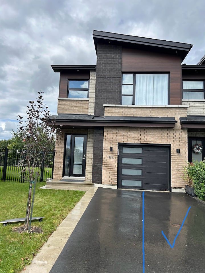 Private Basement Suite | Fully Equipped & Parking - Ottawa