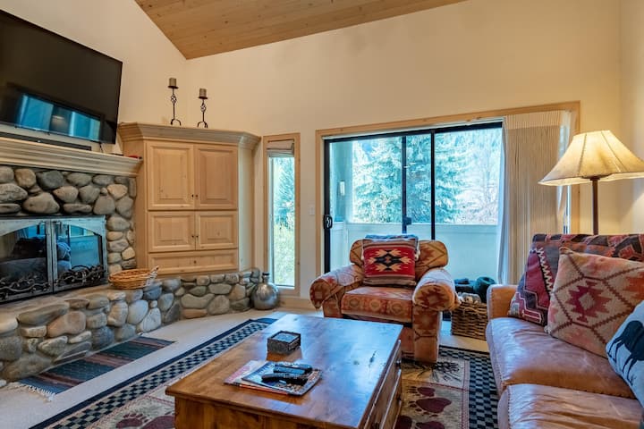 Greyhawk Condo 07 - Spectacular Mountain Views - Ketchum, ID