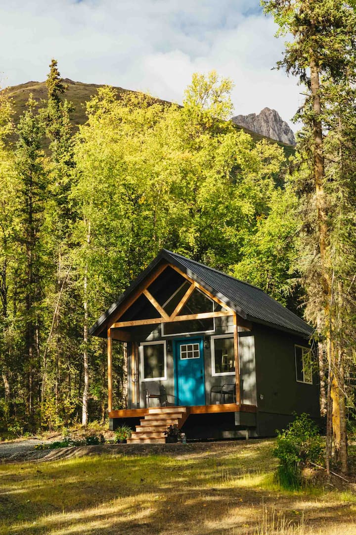Deluxe Mtn Cabin For 2: Nestled Above Anchorage - Anchorage, AK