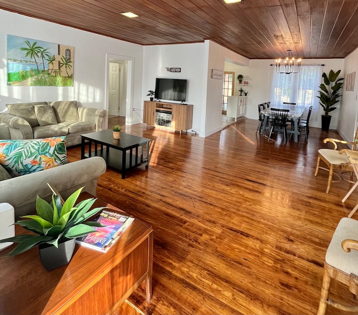 Flamingo Inn, 10 Minutes To Downtown & The Beaches - Fort Pierce, FL