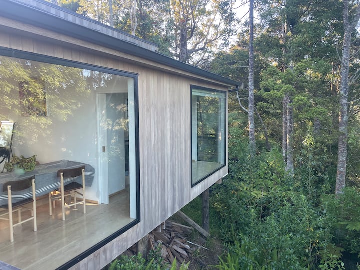 Spacious Tree House With Stunning Harbour Views - Auckland