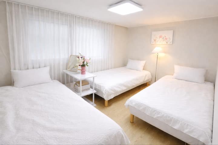 Hongdae Stn 8mins Cozy House 2rooms/4beds - Seoul