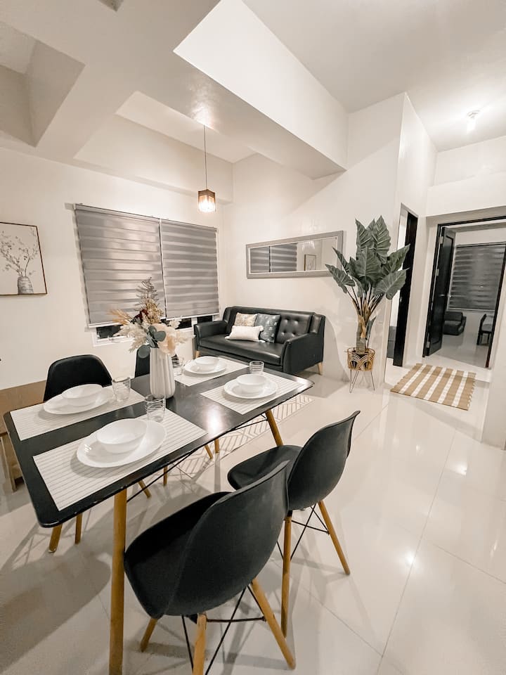 Two 2br For A Price Of 1-free Pool, Gym+playroom - Cebu