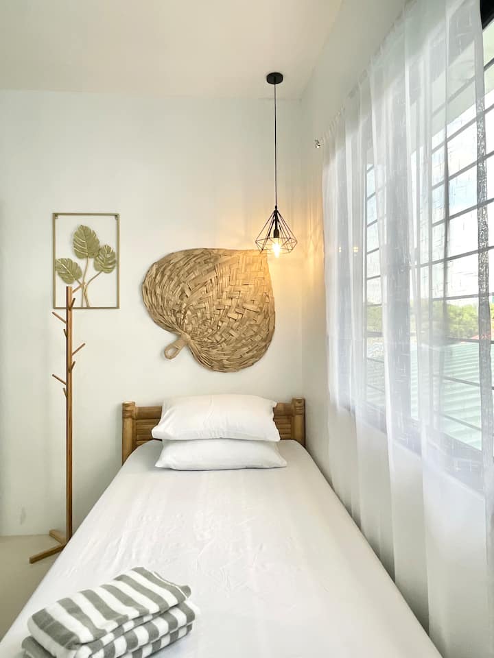 Back Unit 2 Bedroom House - Capas