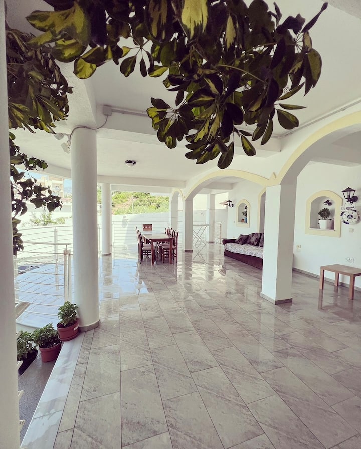 Villa Nicolas - Sea View Two Bed Flat Near Beach - Qeparo