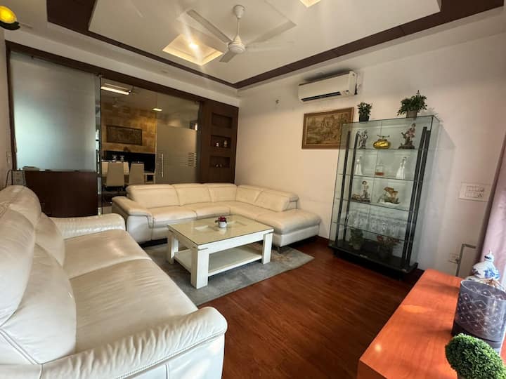 Luxury 3-bed Villa: All Amenities - Faridabad