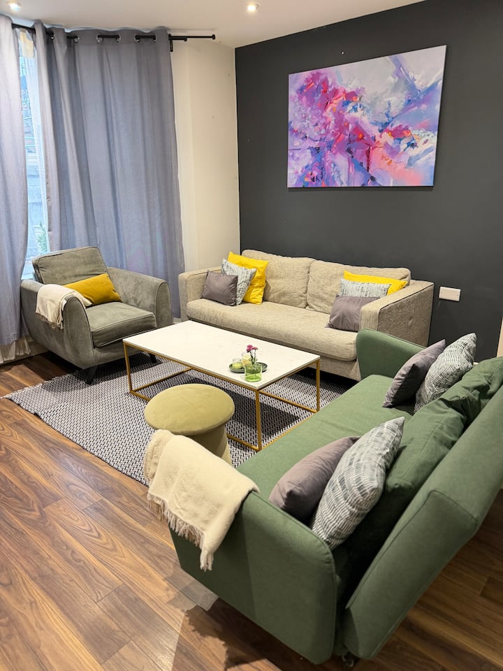 Spacious Home – Garden & Driveway - Near Wimbledon - London