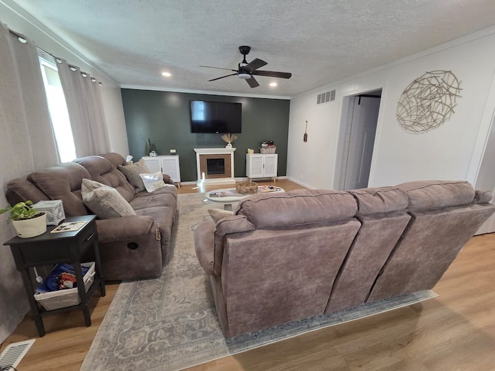 Woodside:cozy Home W/ Firepit, Deck, & Family Fun - Onondaga Cave State Park, Leasburg