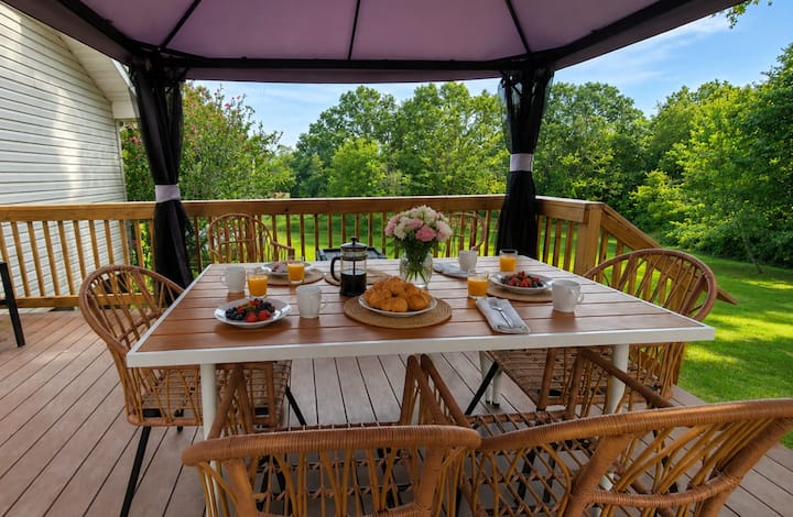 Family Retreat Near Route 66 | Fast Wifi + Firepit - Cuba, MO