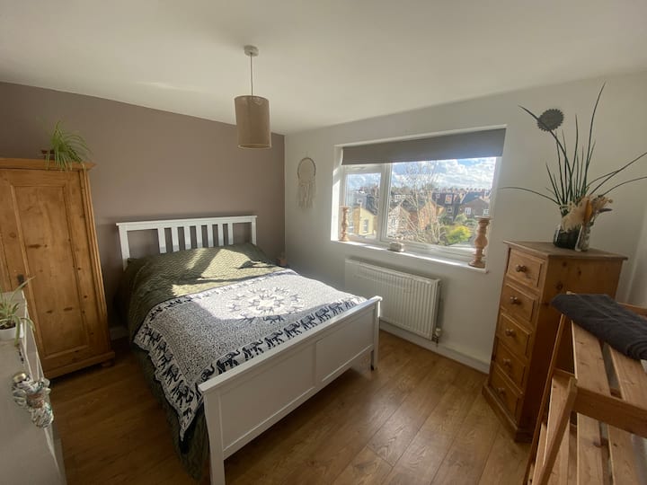 Spacious 1 Bed Apartment+parking - Barnet