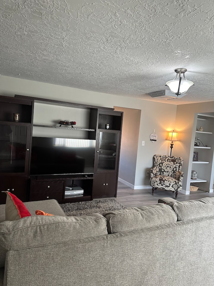 Remodeled, Clean & Beautiful - 河谷