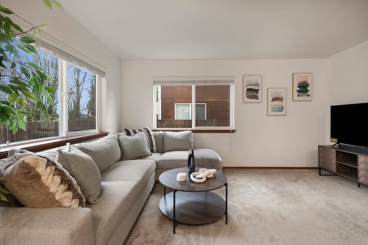 Fresh Tumwater Hill Townhome! Close To Hospitals - Olympia, WA