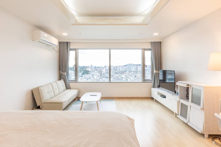 Cozy Room_et11_홍대입구역 근처, 암막커튼, 초고속 Wifi - Seoul