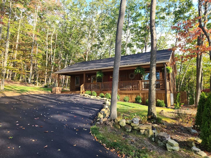 Family Mountain Getaway - Dog Friendly - Ghent, WV