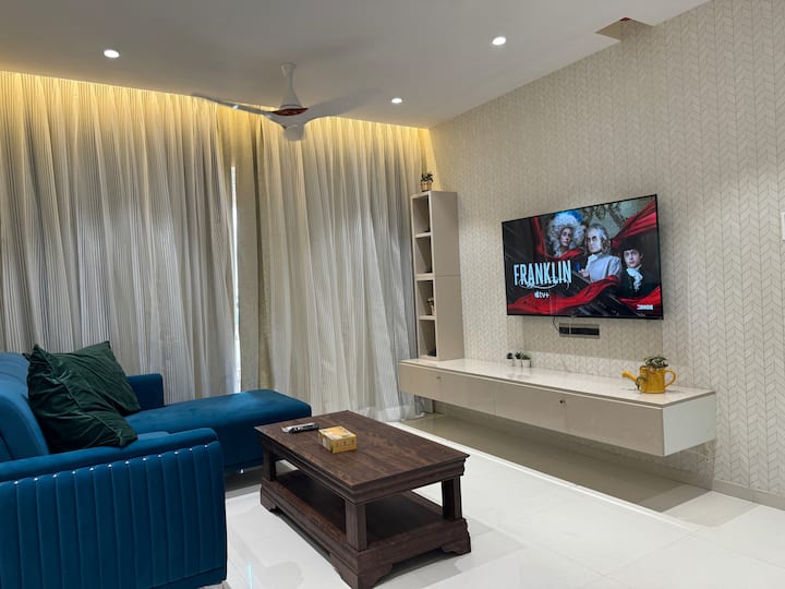 Chic & Luxurious 2 Bhk Flat @Magarpatta - Pune (India)