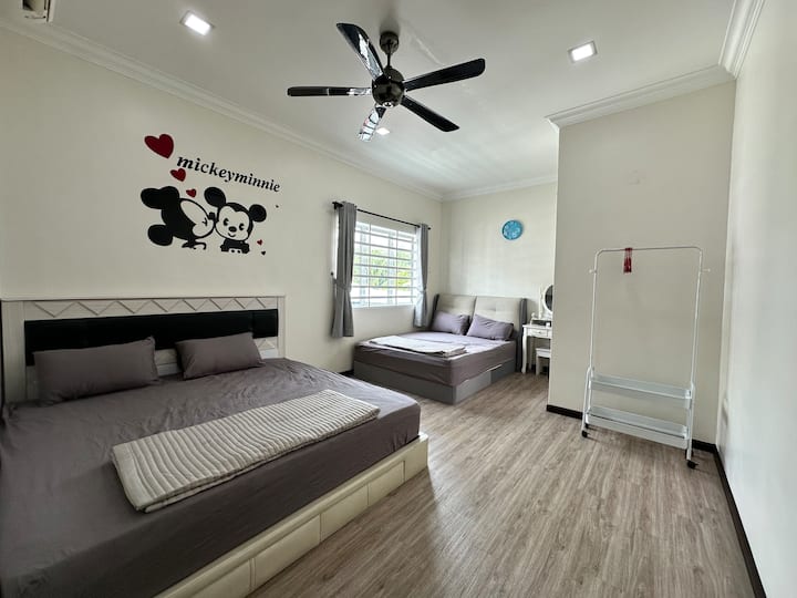 No.8 Double Storey Semi-d（内有神明） - Muar