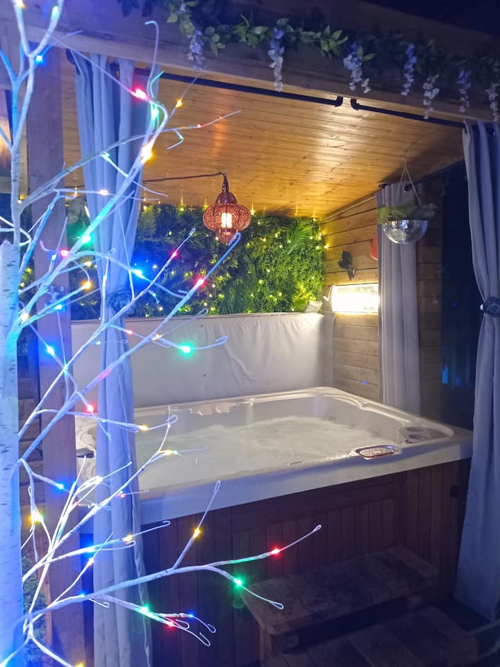 East Riddlesden Snug, Waterfall,hottub,nr Haworth - Ilkley