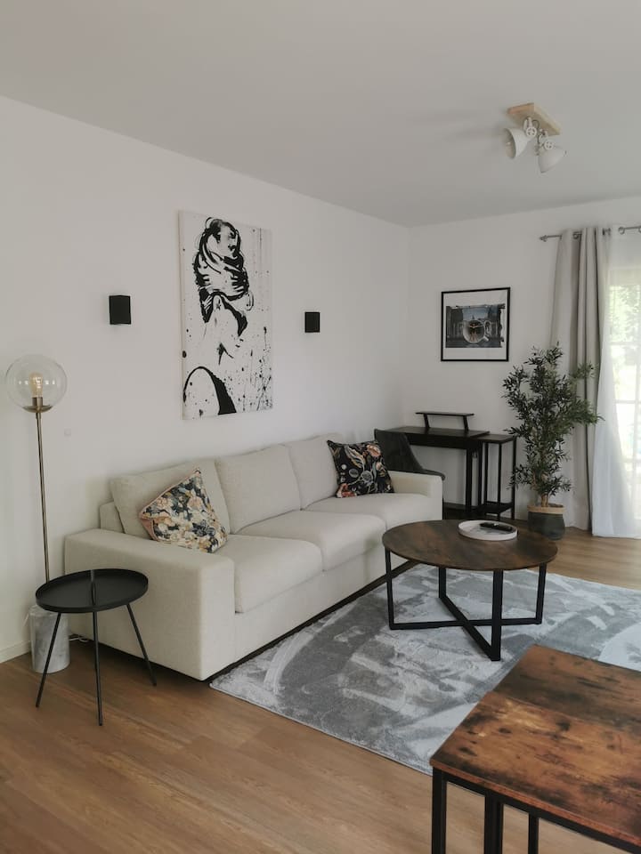 Großes, Helles  2-zi Design Apartment Mit Terrasse - Böblingen