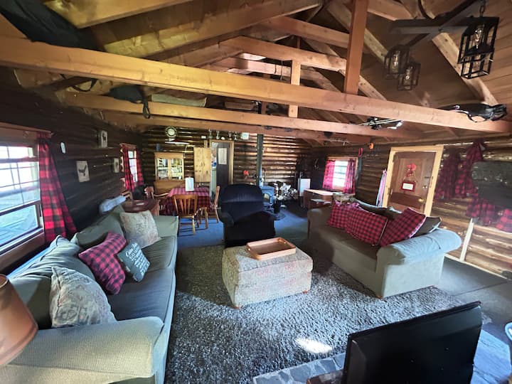 Rustic Cabin - Woodford State Park, Woodford