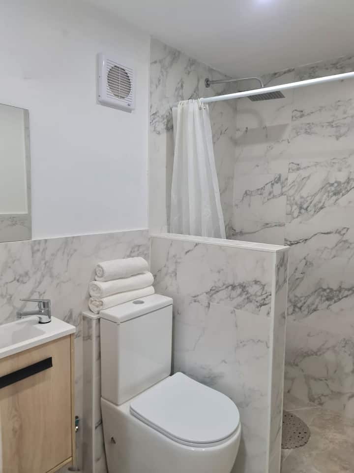 Agradable Mini Estudio Con
 Baño Y Cocina Privados - San Sebastián de los Reyes