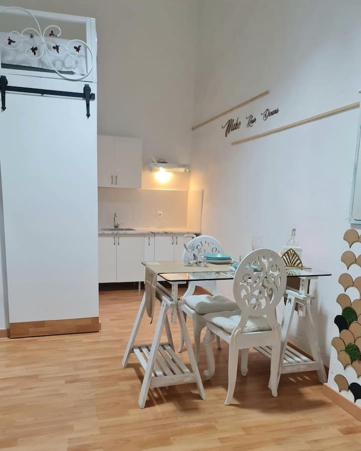 Agradable Mini Estudio Con
Baño Y Cocina Privados - San Sebastián de los Reyes