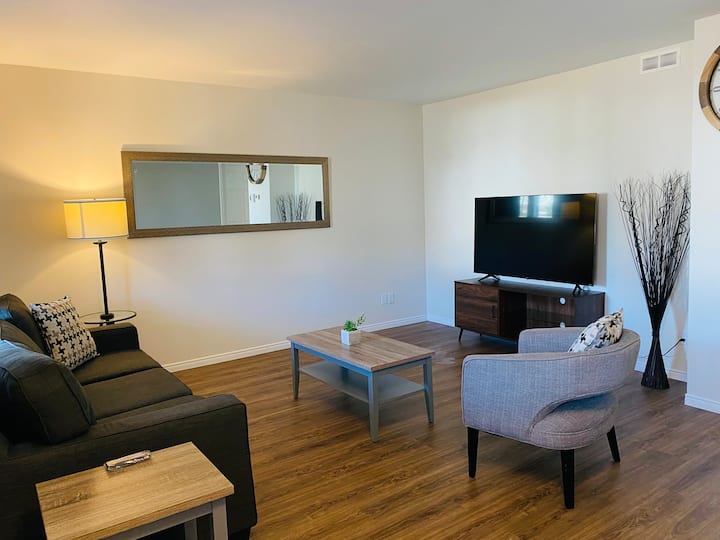 Your Moncton Home! Walk Everywhere! Pet Friendly - Moncton