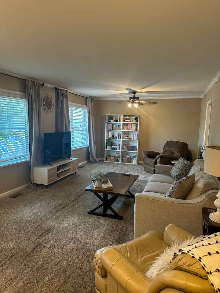 The Travelers’ Retreat - 2b/2b Near Hospitals - Little Rock, AR