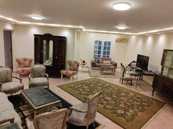 Cozy 2bdrm Aprtmnt 165m - Cairo