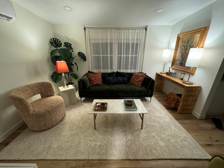 East Lawrence Soothing Retreat - Lawrence, KS