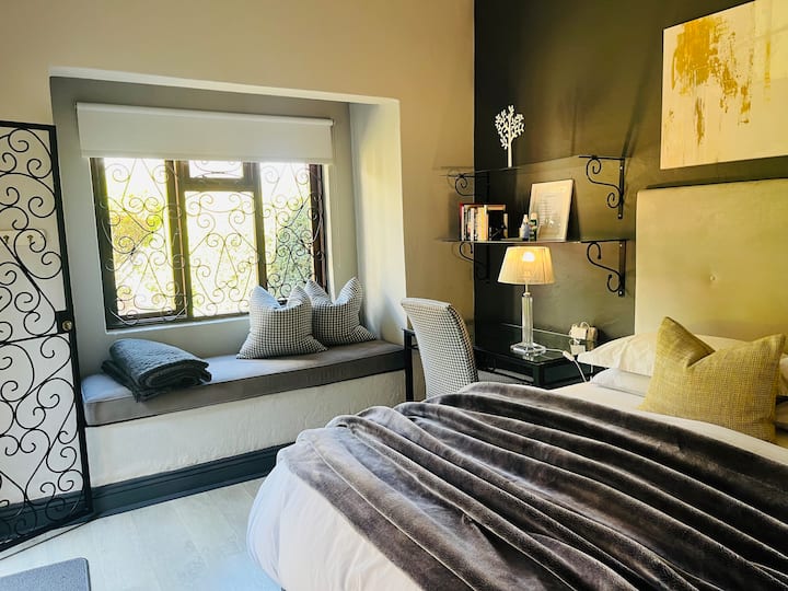 Private En-suite In Boomed Zone In Parkhurst - Zuid-Afrika