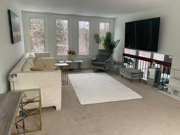 Relax N Chill In City House - カナダ キッチナー