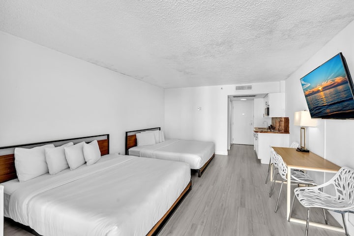 Studio Retreat With Balcony And Partial Ocean View - Sunny Isles Beach, FL