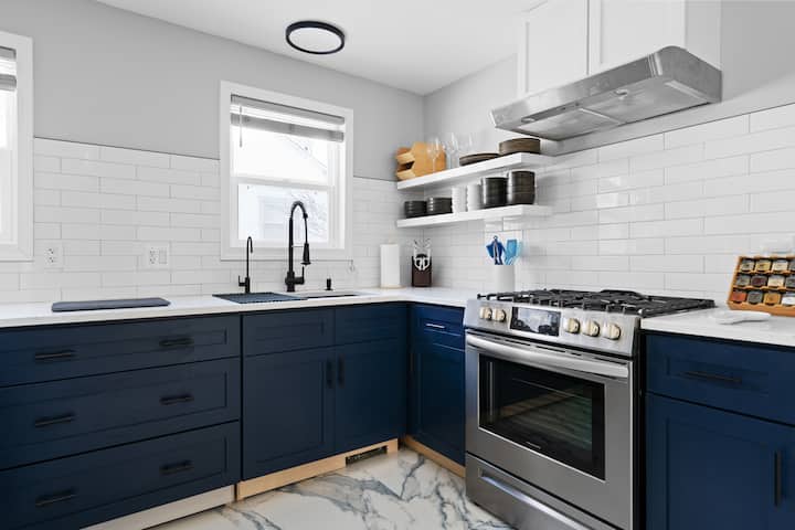 2 Bedroom Main Floor Apartment - Westland