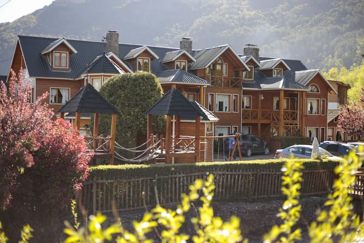 Apart Hotel Con Costa De Arroyo. - San Martín de los Andes