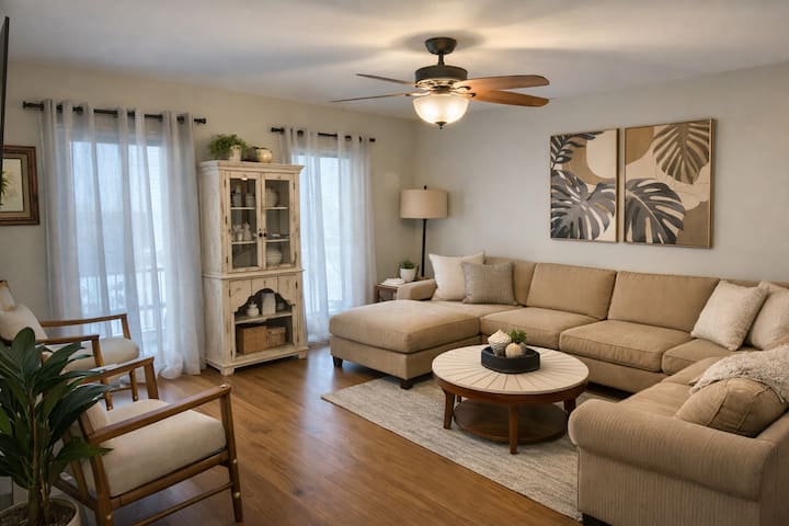 Beautiful, Centrally Located Townhome - Alexandria