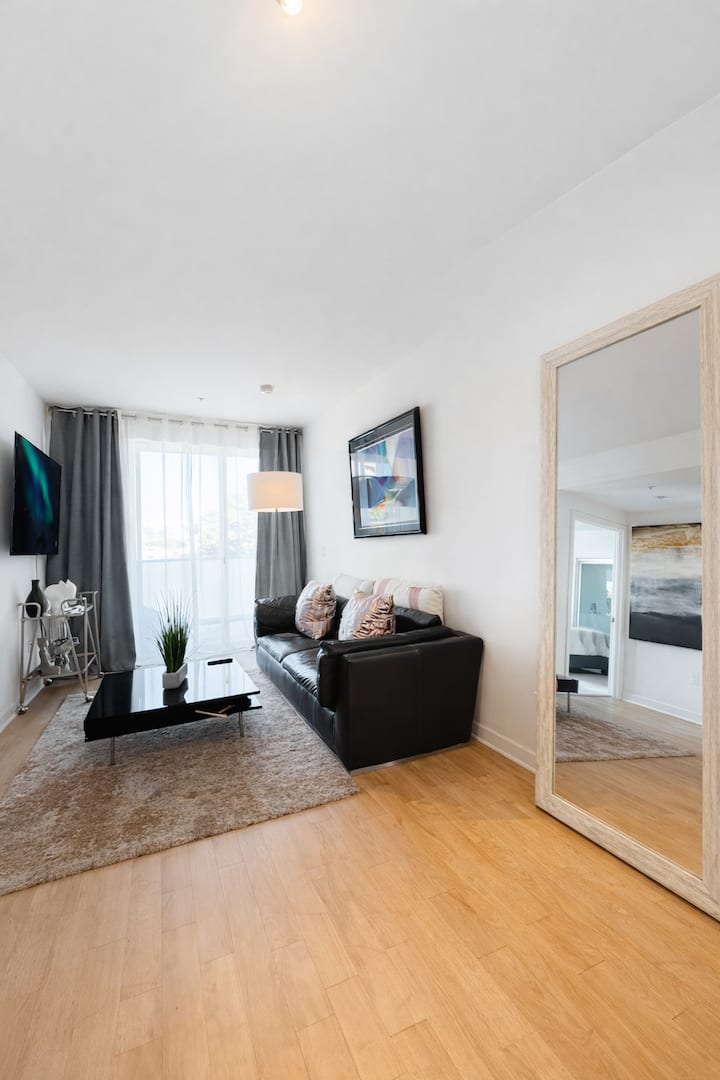 Central Stylish 2 Bed | 2 Bath Apartment - Brentwood - Los Angeles