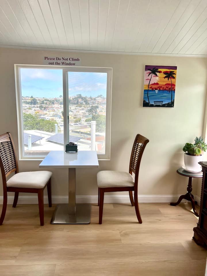 Cozy 3b/2b Upper Floor Good View - Daly City, CA