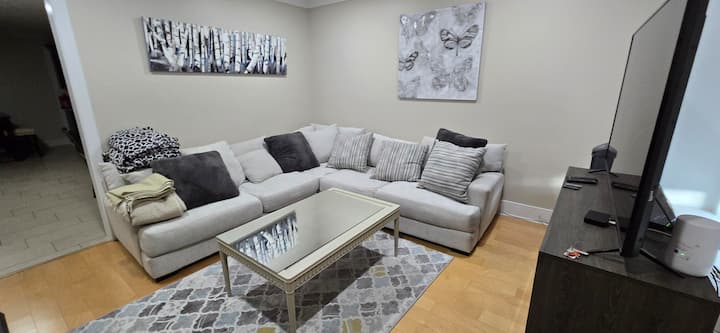 Burnaby 4 Bed/3 Bath Duplex - Burnaby