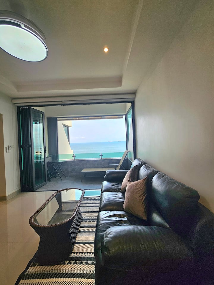 2 Bedroom, 2 Bath Beachfront With Stunning Seaview - Pattaya