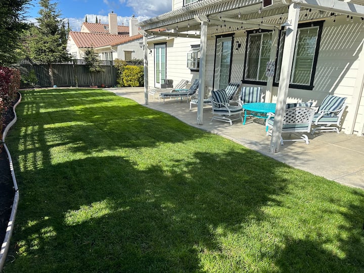 Luxurious Spacious 3brhome! Close To Downtown Tra - Tracy, CA