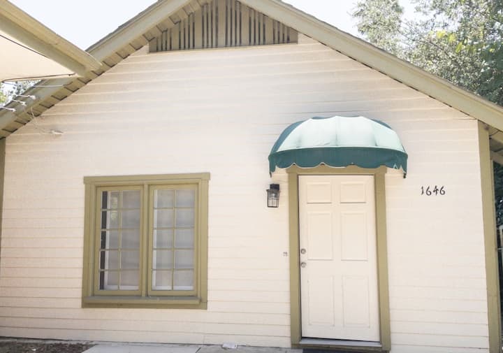 Back House Bungalow - Pasadena, CA